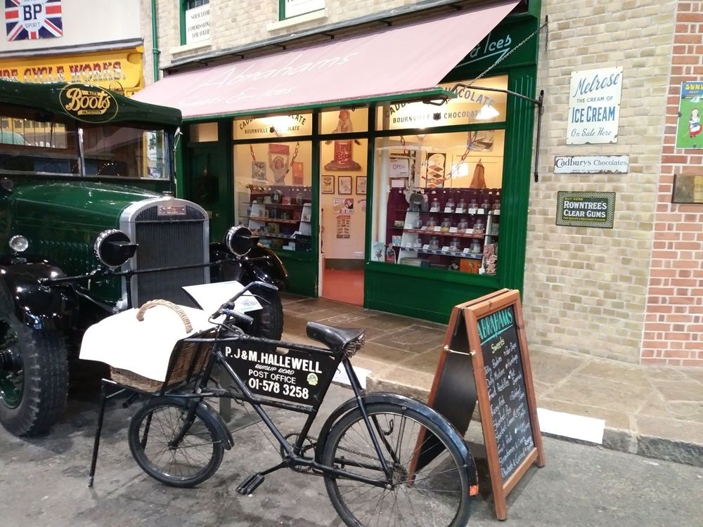 Shopping in the Past: the Victorians and the Edwardians