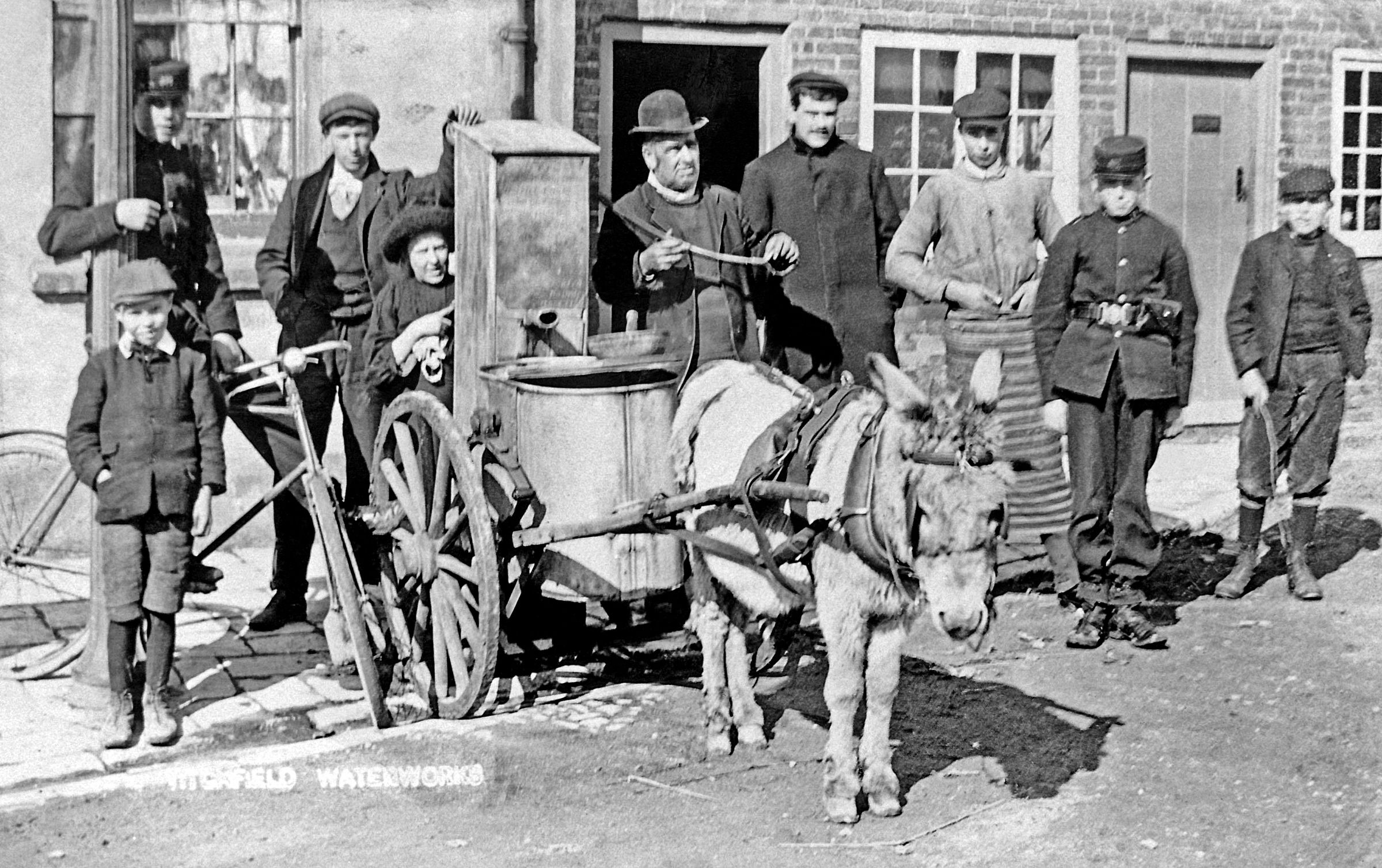 Mystery Fareham figures in early photographs...
